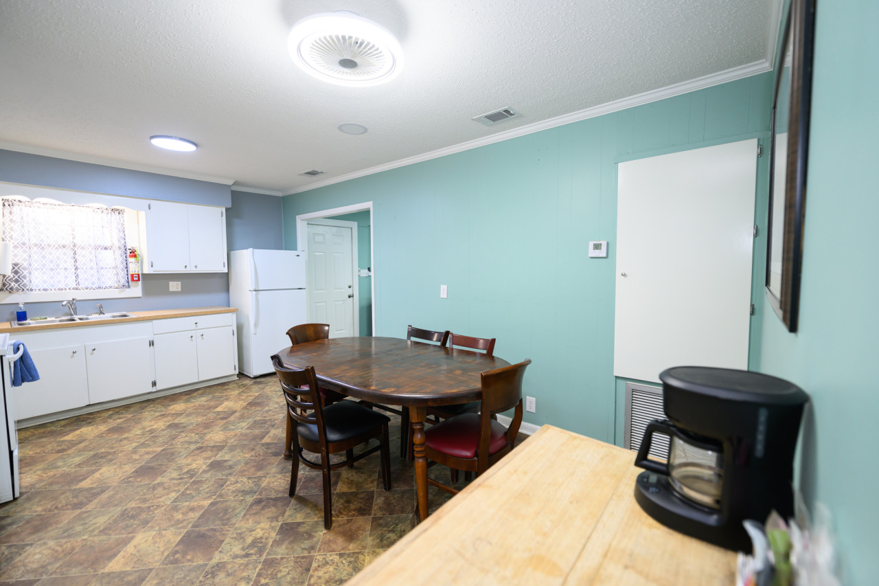 Lake access in family sized cabin for up to 9!! - Lake Village