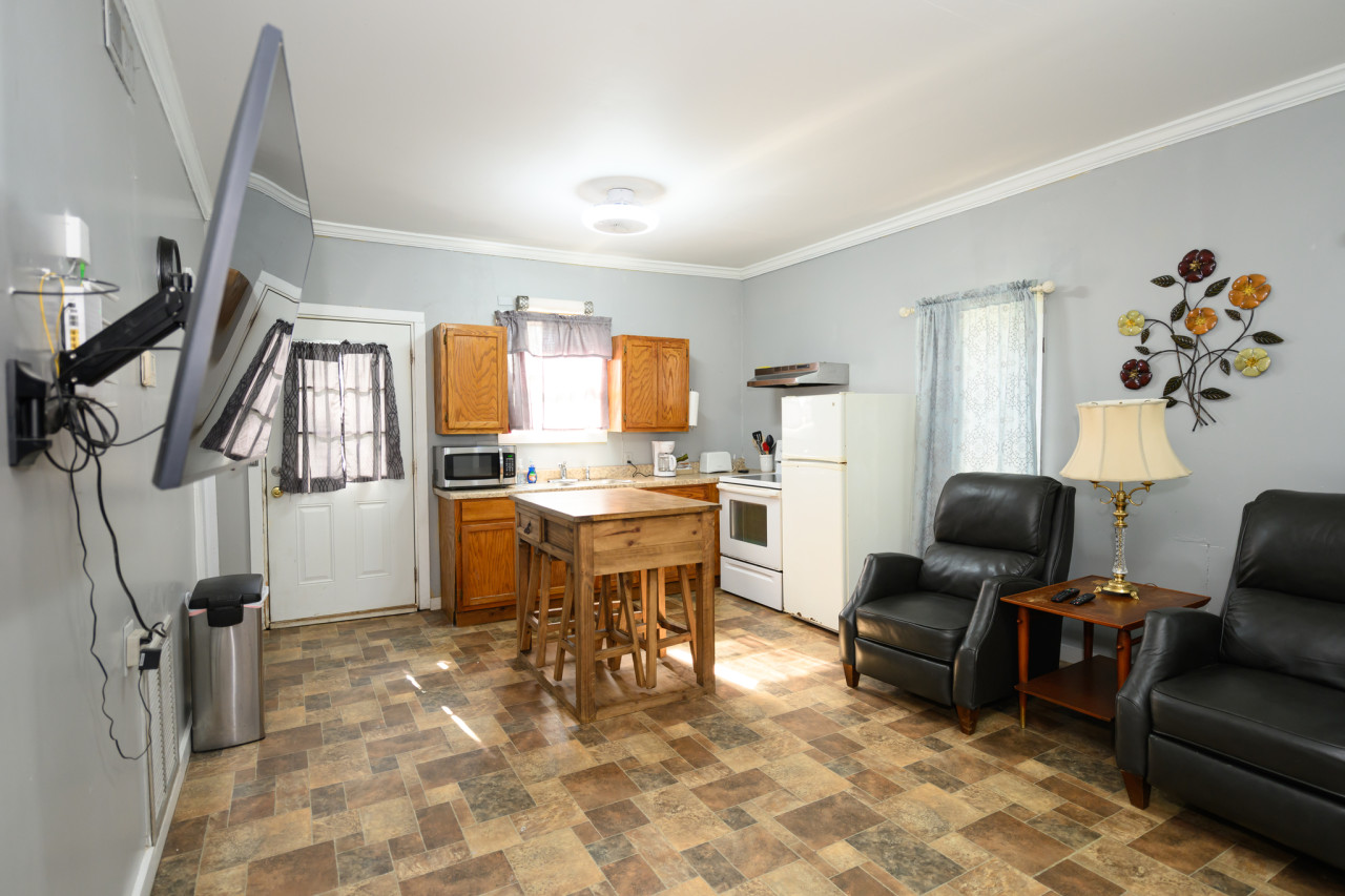 Spacious King Bedroom Cabin across from Lake Chicot - Lake Village