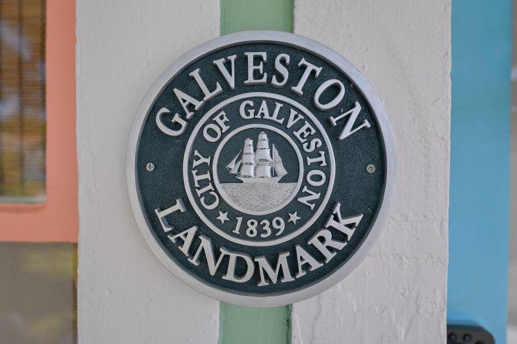 HOT TUB - Walk 2 Beach - FIRE PIT! Tortuga Tides - Galveston