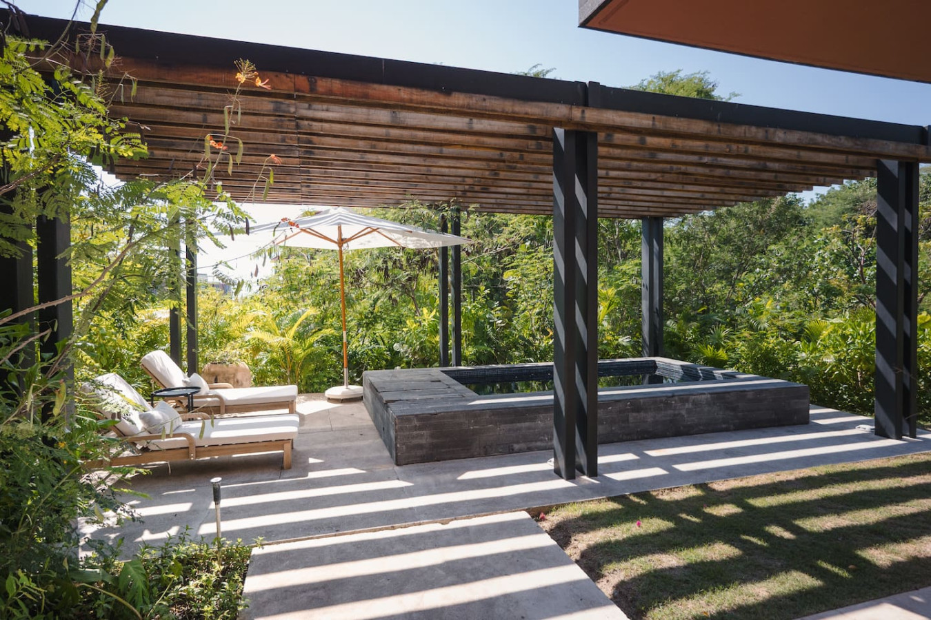 NAYA 1101 Tower 1 - Tropical Luxury Condo with Private Plunge Pool ...