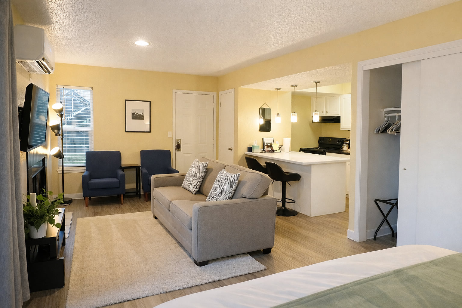 King Bed * Extensive Cleaning Protocol *Downtown - Salt Lake City