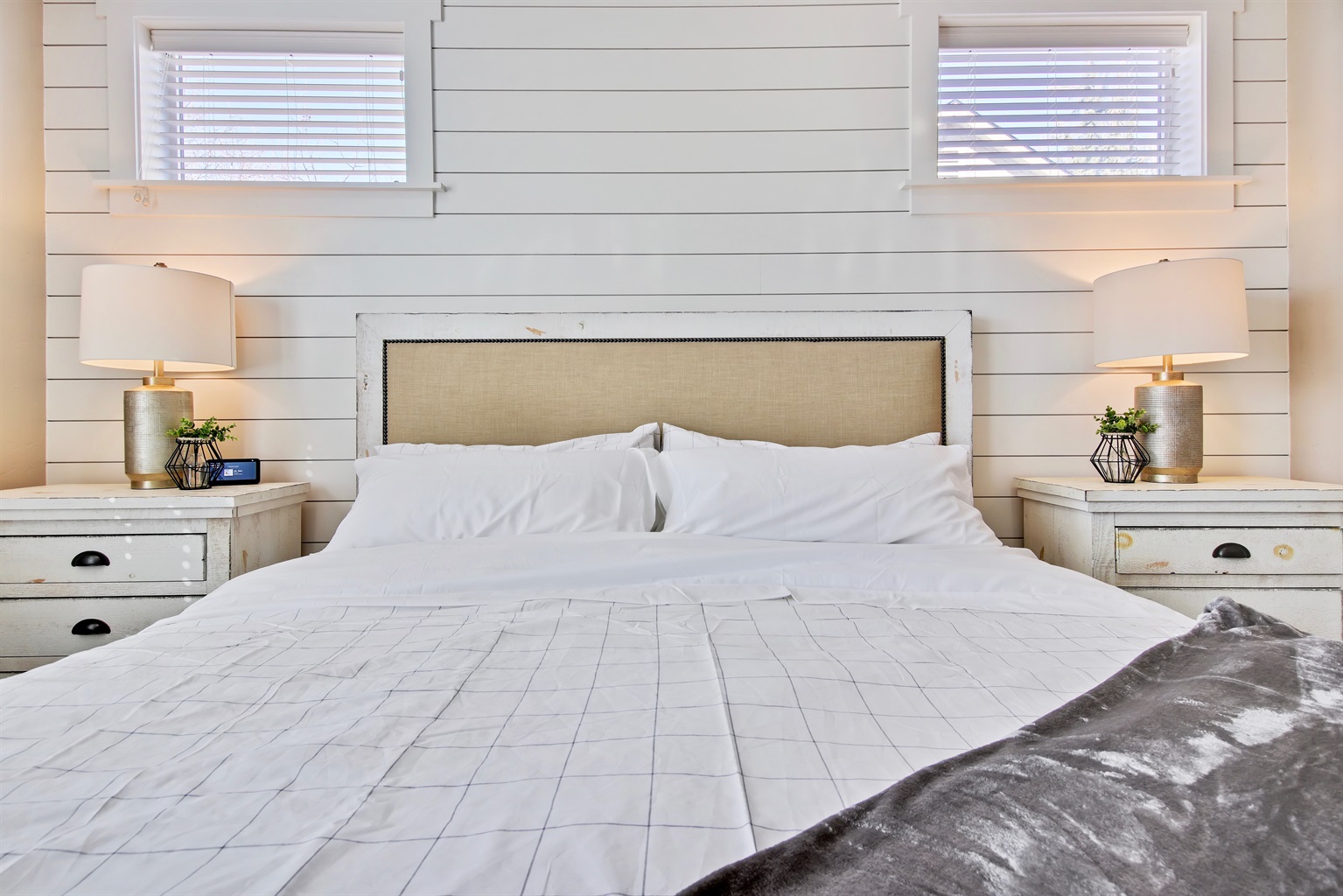 Large Modern 6 Bedroom Farmhouse with Custom Theater In Meridian - Meridian